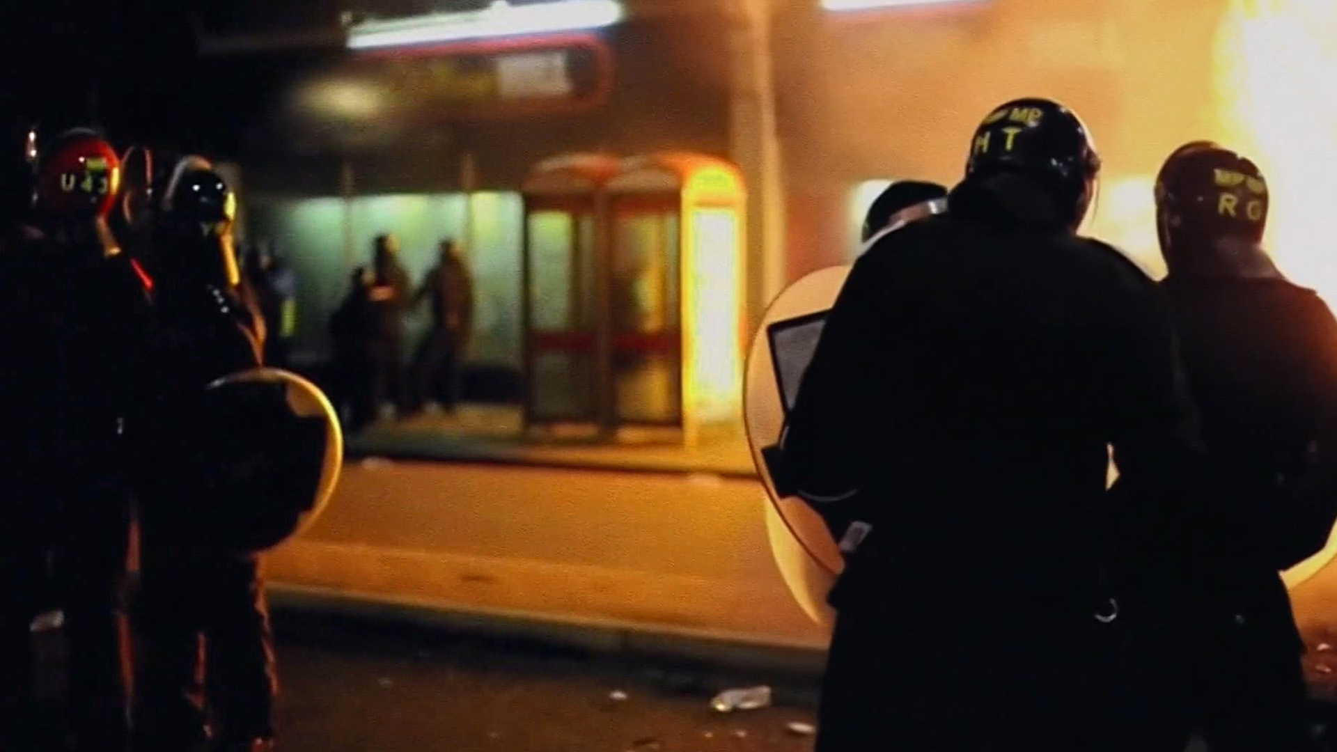 Police attitude, 60 ans de maintien de l'ordre - Documentaire - Public ...