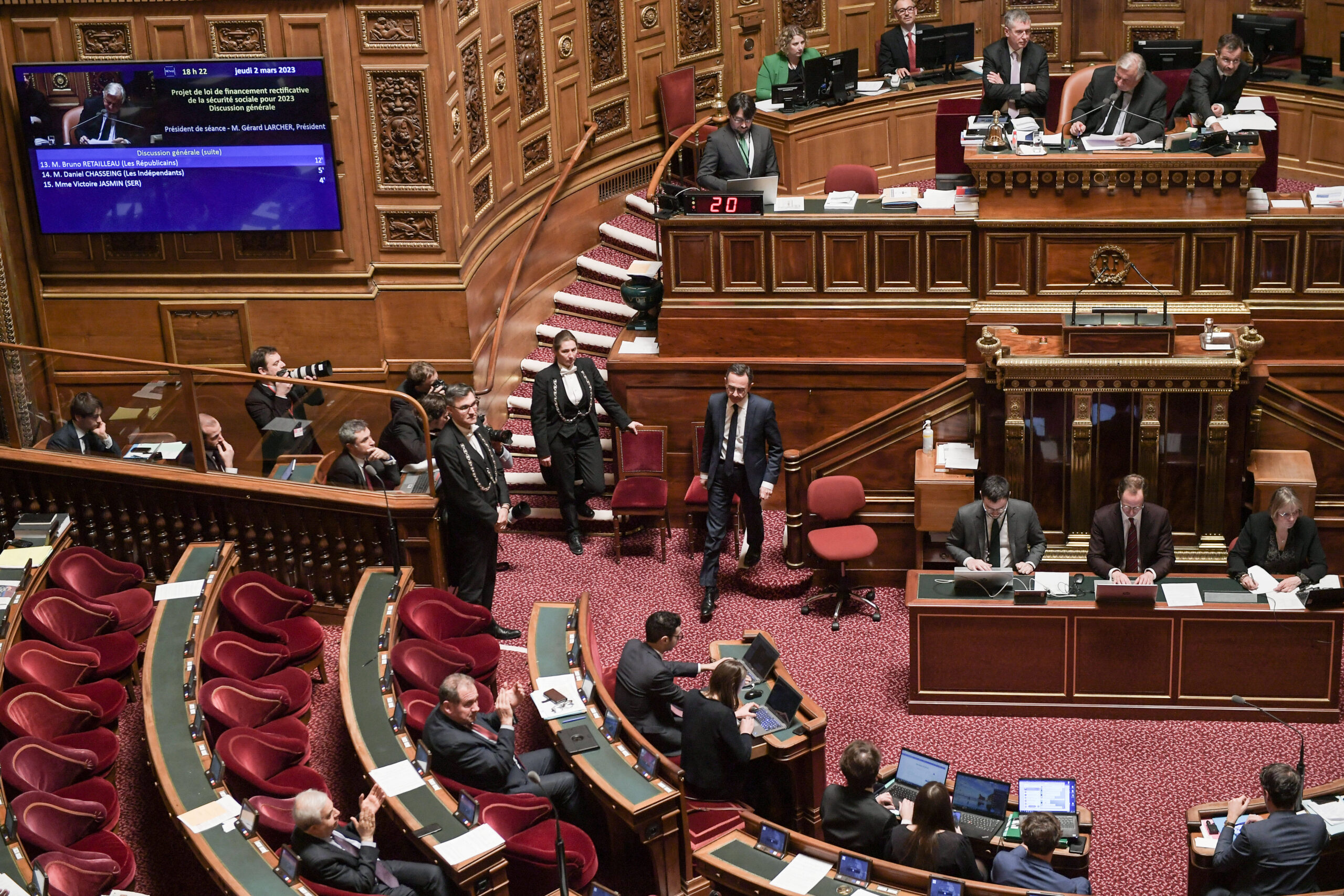 Les réflexions sur une future réforme institutionnelle se poursuivent ...