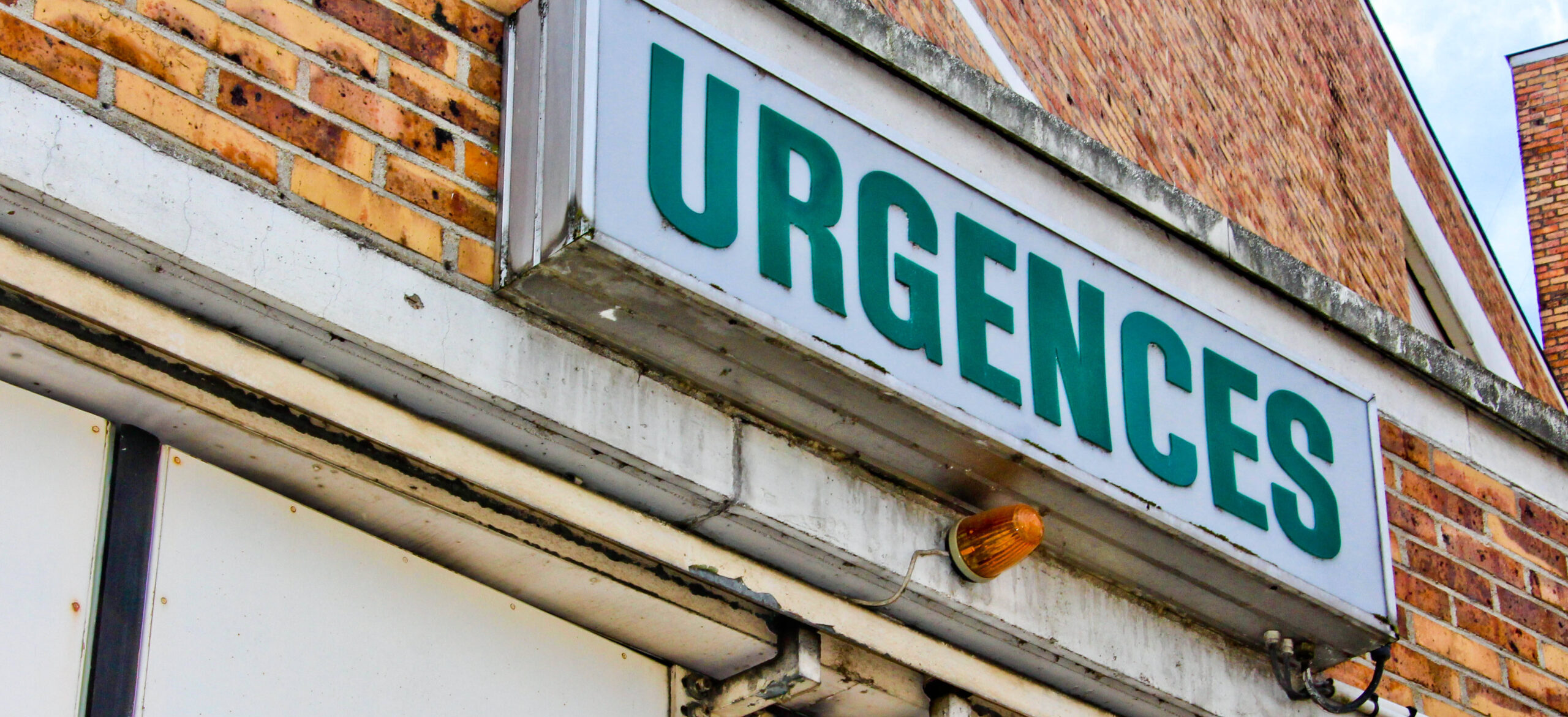 Urgences débordées : « Des patients sont soignés tardivement, certains ...