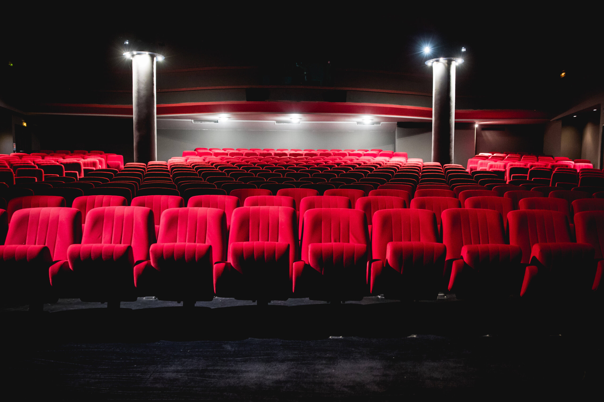 Violences sexuelles dans le cinéma : le Sénat vote une plus grande ...