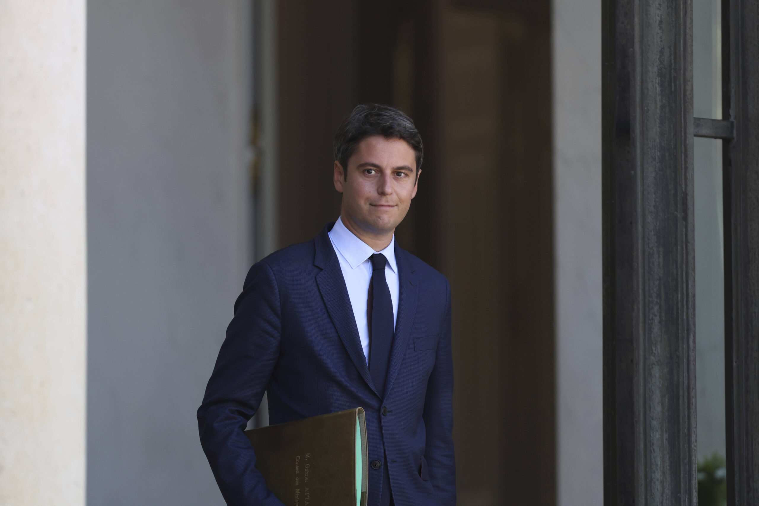 Emmanuel Macron a accepté la démission de Gabriel Attal et de son ...