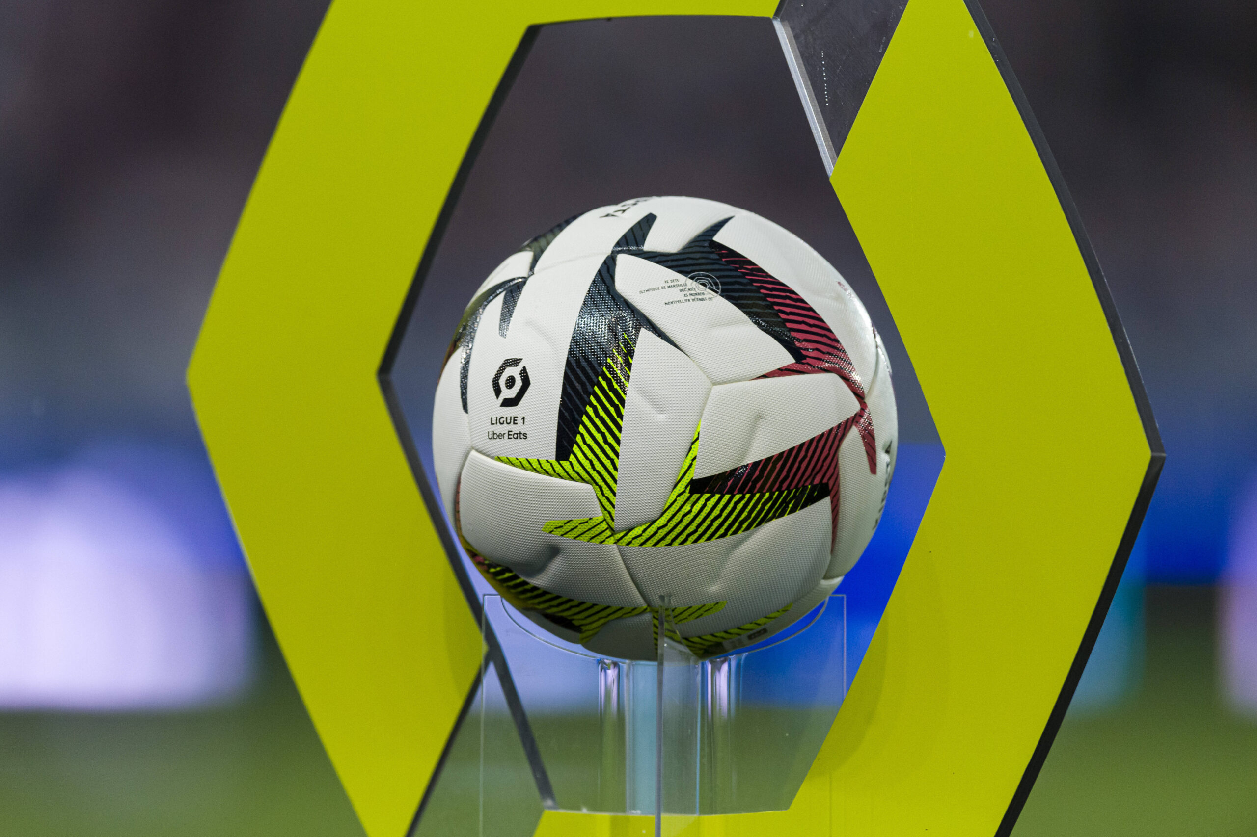Droits TV du foot : des présidents de club demandent un « audit » après ...