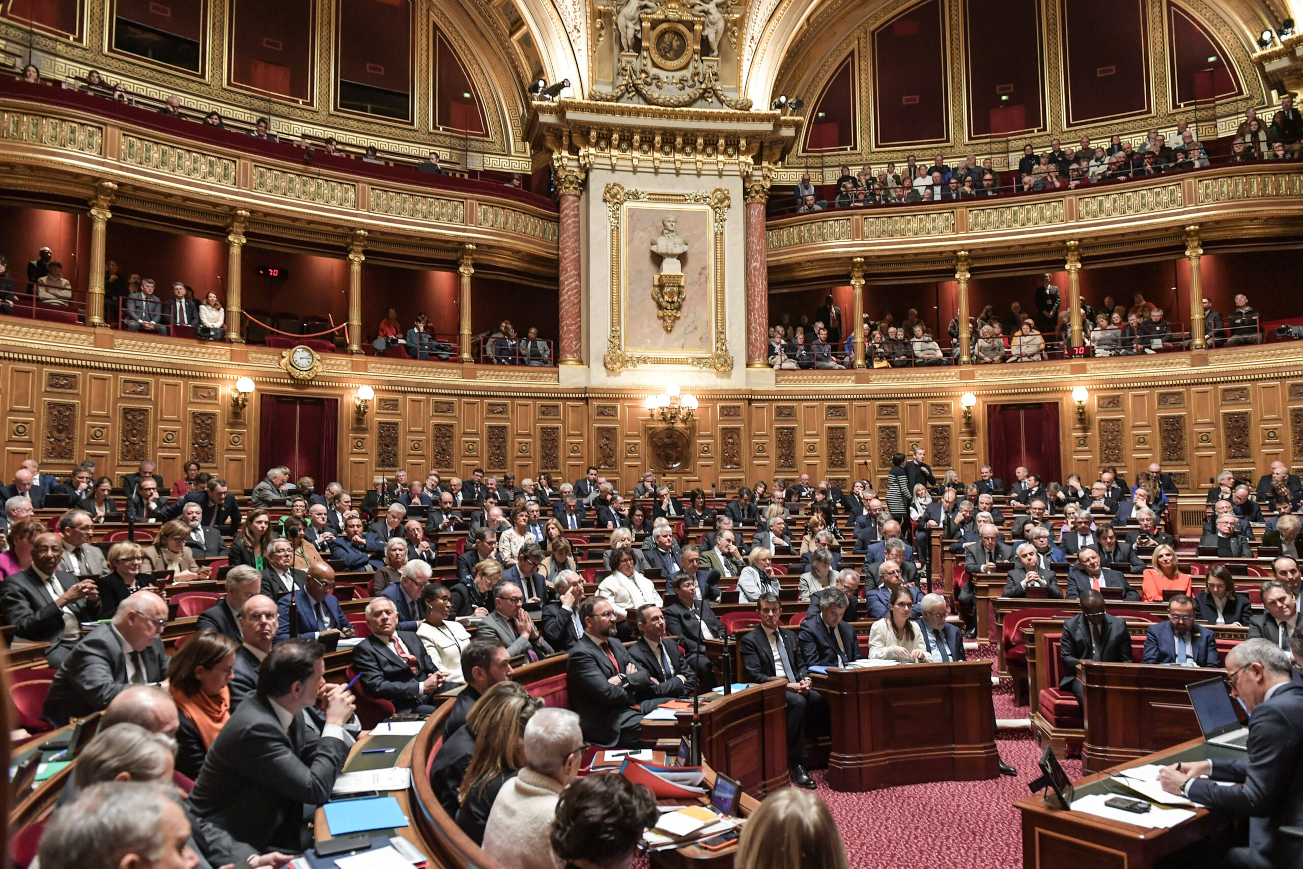 Le Sénat vote un budget marqué par les coupes budgétaires : les principales modifications ...