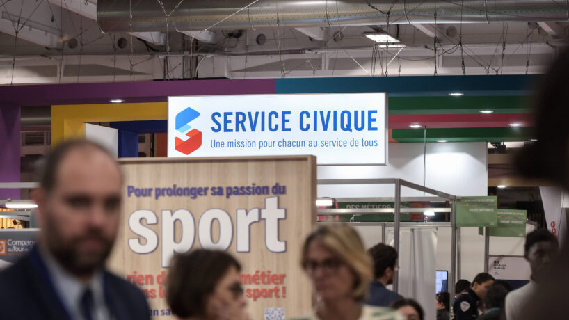 « L’Etat n’est pas au rendez-vous vis-à-vis de sa jeunesse » : le service civique suspendu, dans ...