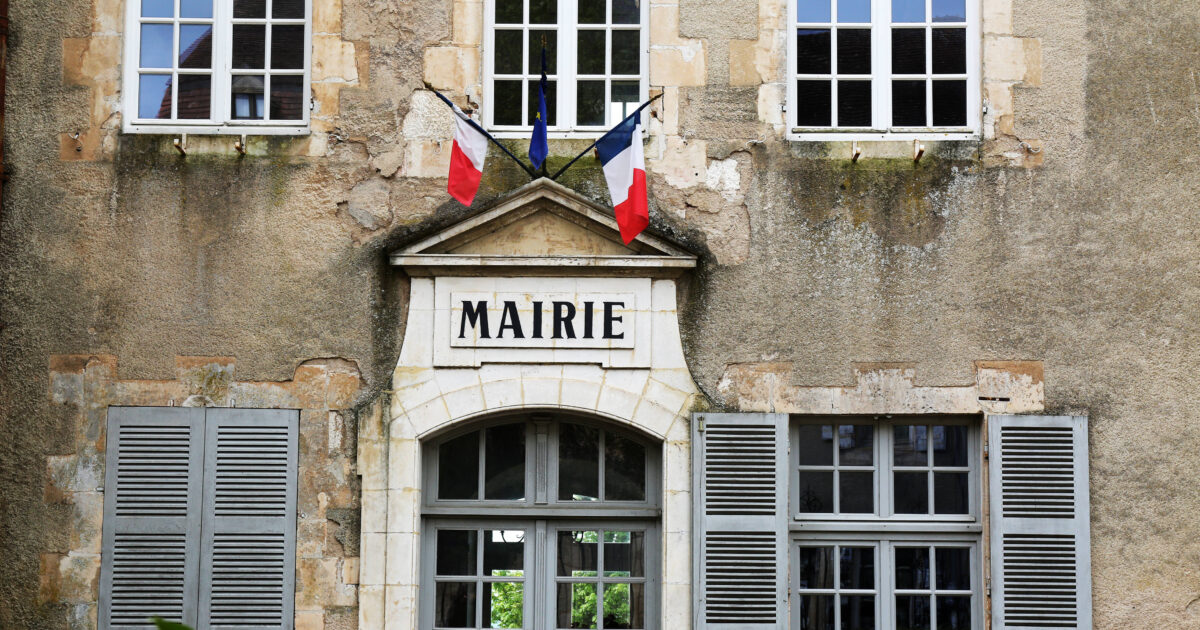 Elections municipales 2026 : plus d’un Français sur deux revotera pour ...