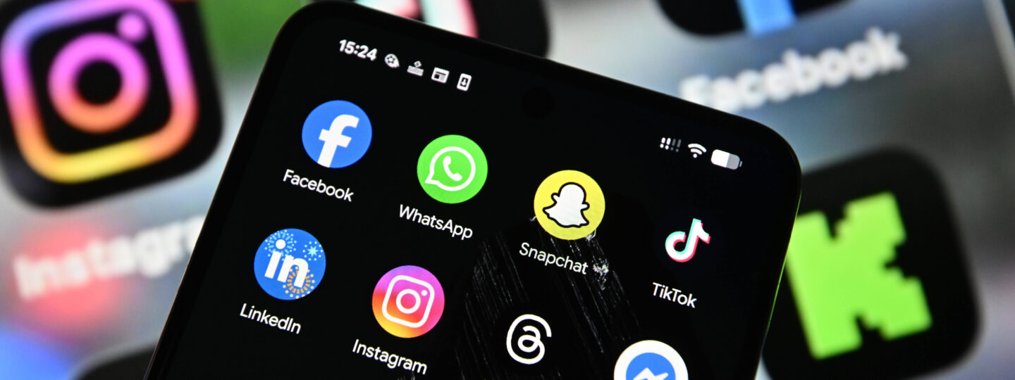 Interdiction des réseaux sociaux aux moins de 15 ans : divergence entre ...