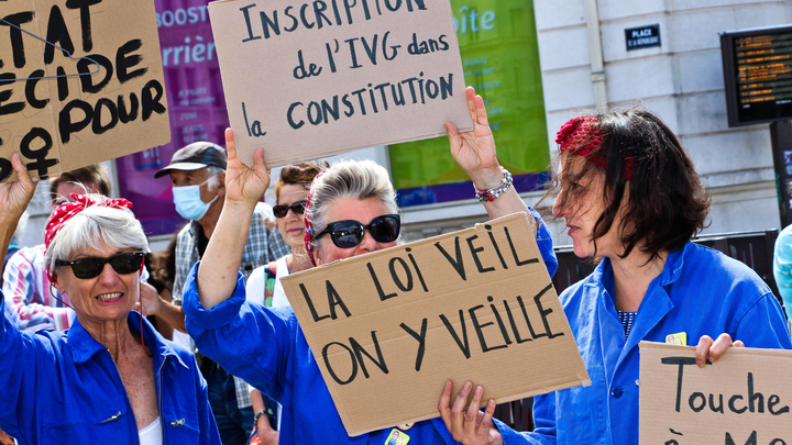Ivg Dans La Constitution « Il Faut Sécuriser Le Droit à Lavortement